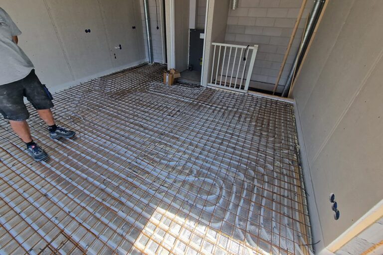 Vloerverwarming betonvloer | Storten - Vlinderen - Afwerken